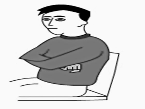 Body language: Crossing the arms meaning - PsychMechanics