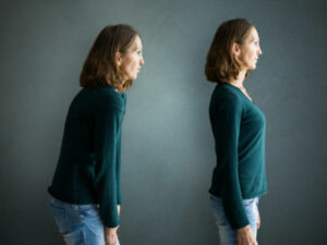 Nervous body language signs (Complete list) - PsychMechanics